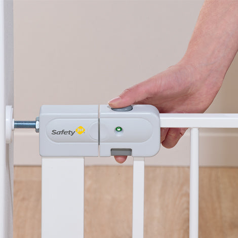 Safety 1st Auto Close Metal Gate – Tiny Tots Store Ltd